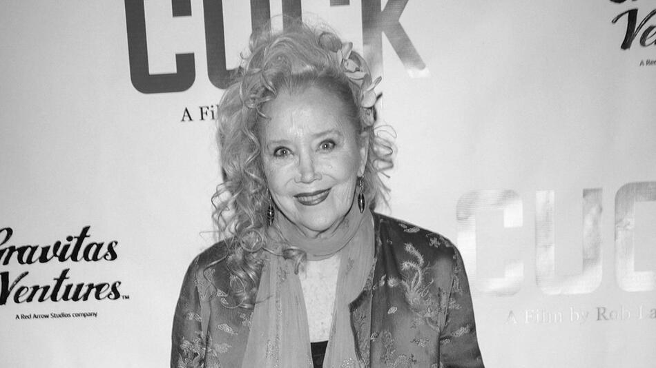 Sally Kirkland: Golden-Globe-Gewinnerin stirbt mit 84 Jahren | GMX