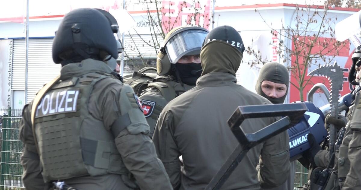 SEK stürmt Spielhalle und nimmt Mann fest | GMX