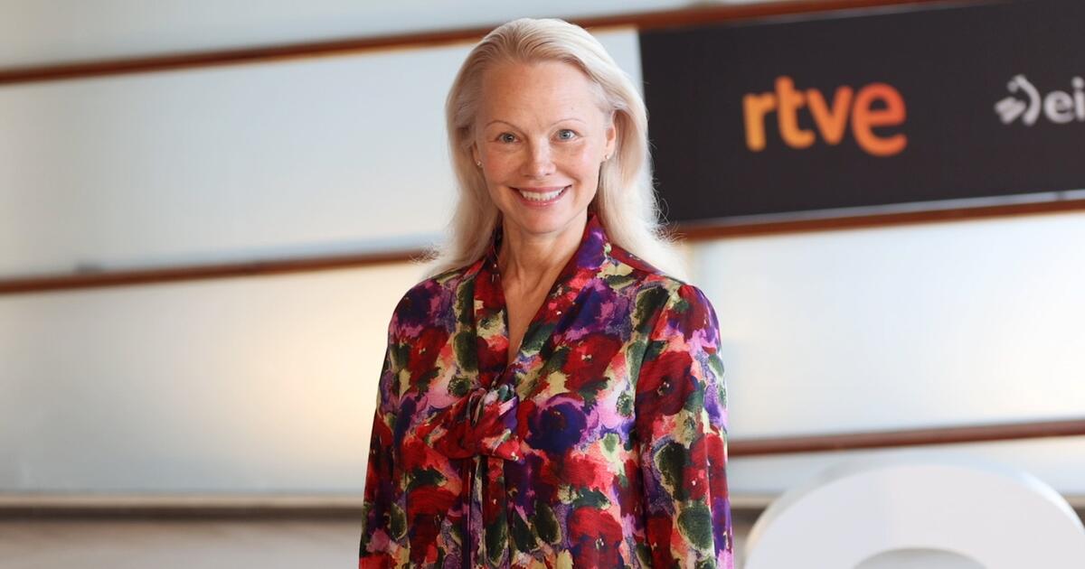 Pamela Anderson verrät, sie fühlt sich zum ersten Mal im Badeanzug wohl ...