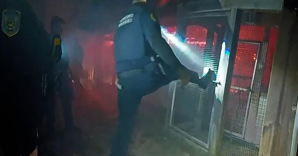 Bodycam-Video zeigt dramatischen Rettungseinsatz in Florida - Video | GMX