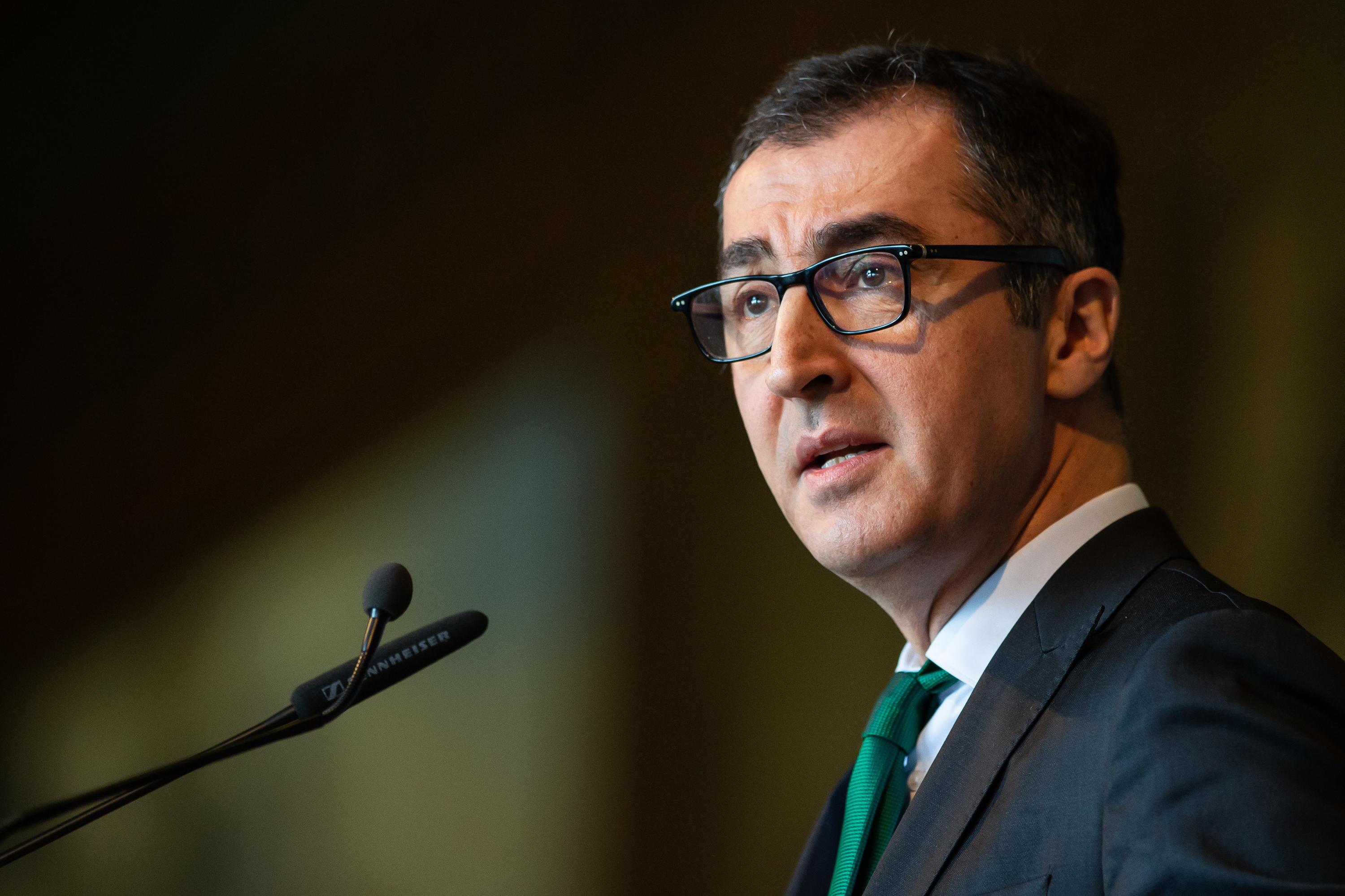 Cem Özdemir | Steckbrief, Bilder und News | GMX