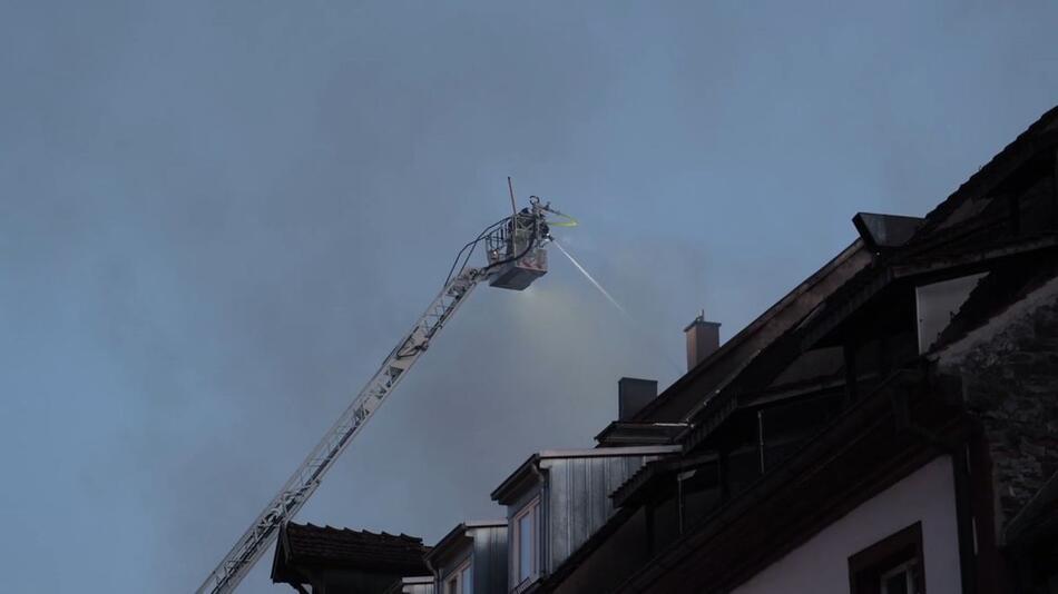 Großbrand zerstört mehrere Häuser in der Altstadt von Villingen-Schwenningen - Video | GMX