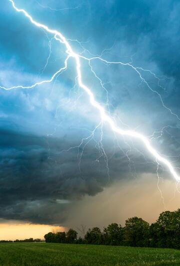 Das sollten Sie bei Gewitter lieber lassen | GMX