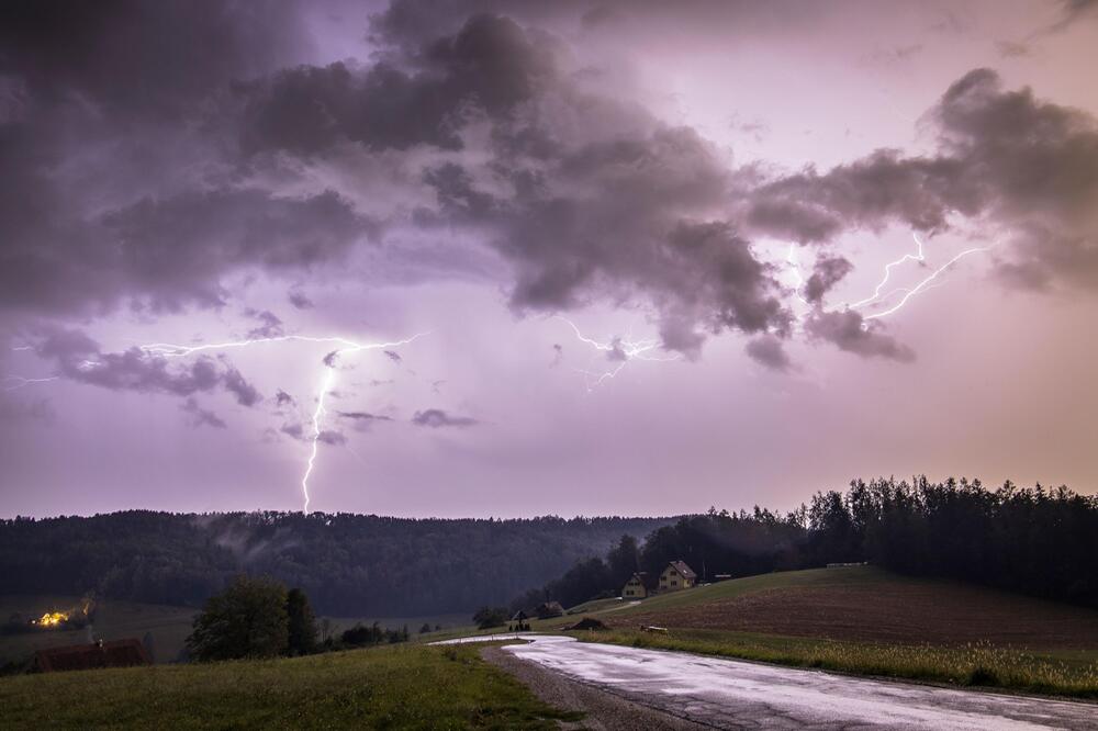 Das sollten Sie bei Gewitter lieber lassen | GMX