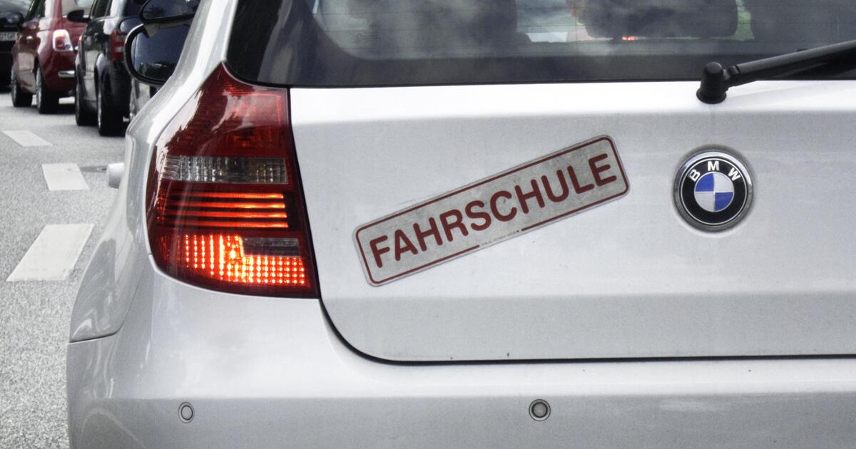So wird es günstiger: Tipps zum Sparen beim Führerschein | GMX