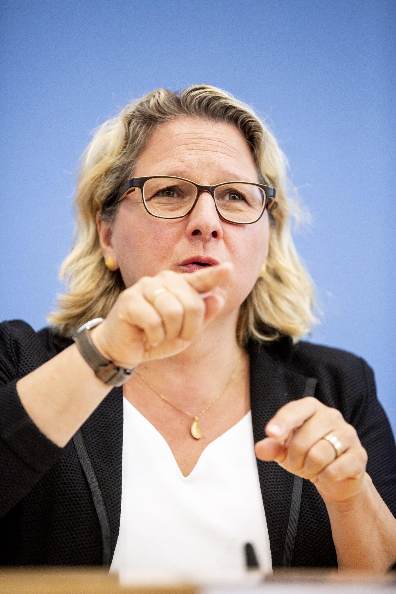 Umweltministerin Schulze Kritisiert E Tretroller Flut In Berlin GMX