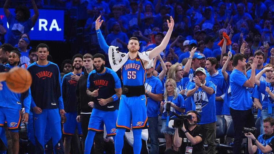 Vom Nowitzki-Fan zum Champion: Hartensteins Weg zum NBA-Titel | GMX