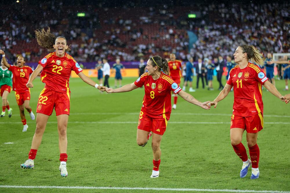 Wie die Weltfußballerin Deutschlands Titanin bezwingen konnte | GMX