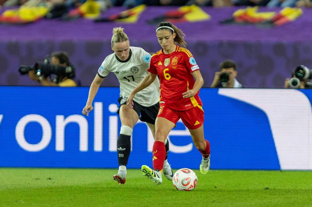 Wie die Weltfußballerin Deutschlands Titanin bezwingen konnte | GMX