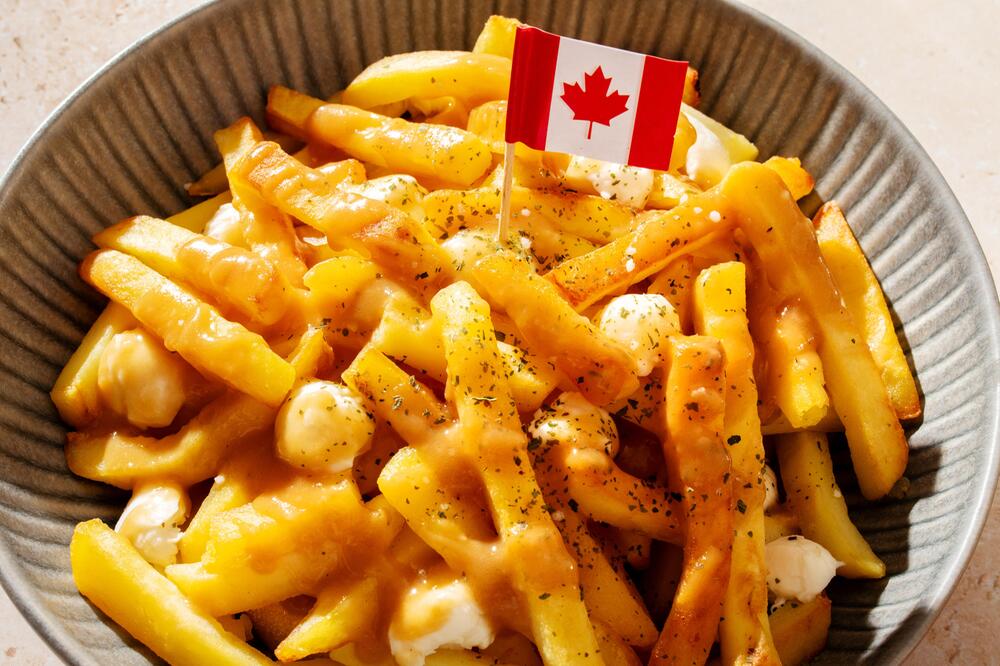 Typische Rezepte: Pommes mit Soße und Käse? So isst man bei den WM ...