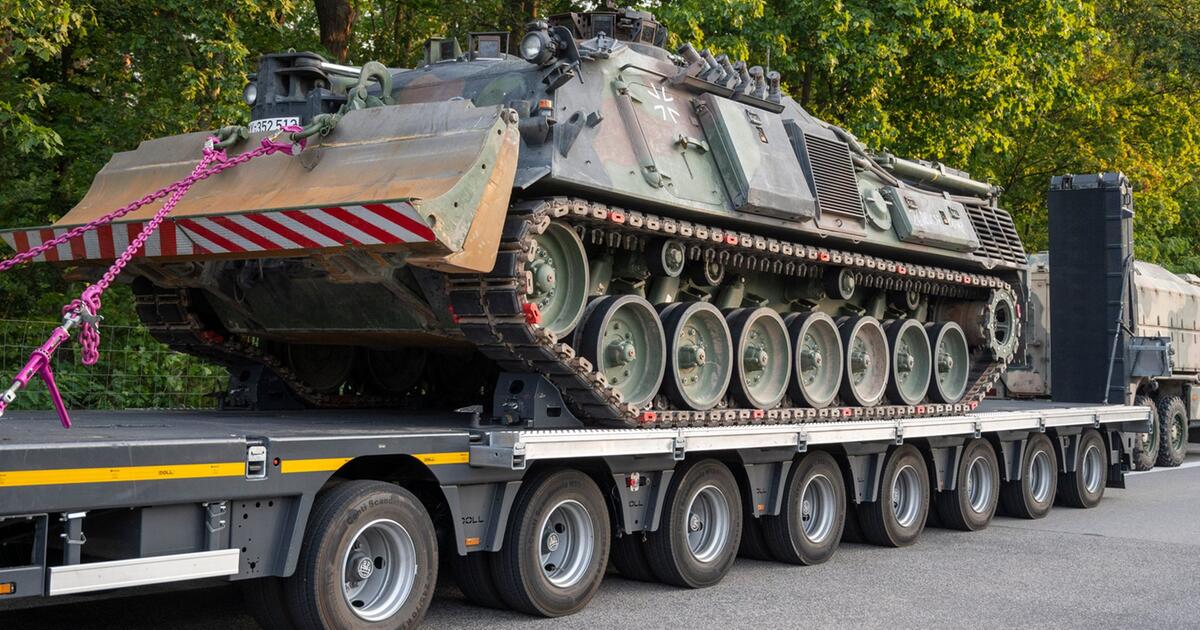Betrunken am Steuer – und mit einem Panzer auf der Ladefläche unterwegs ...