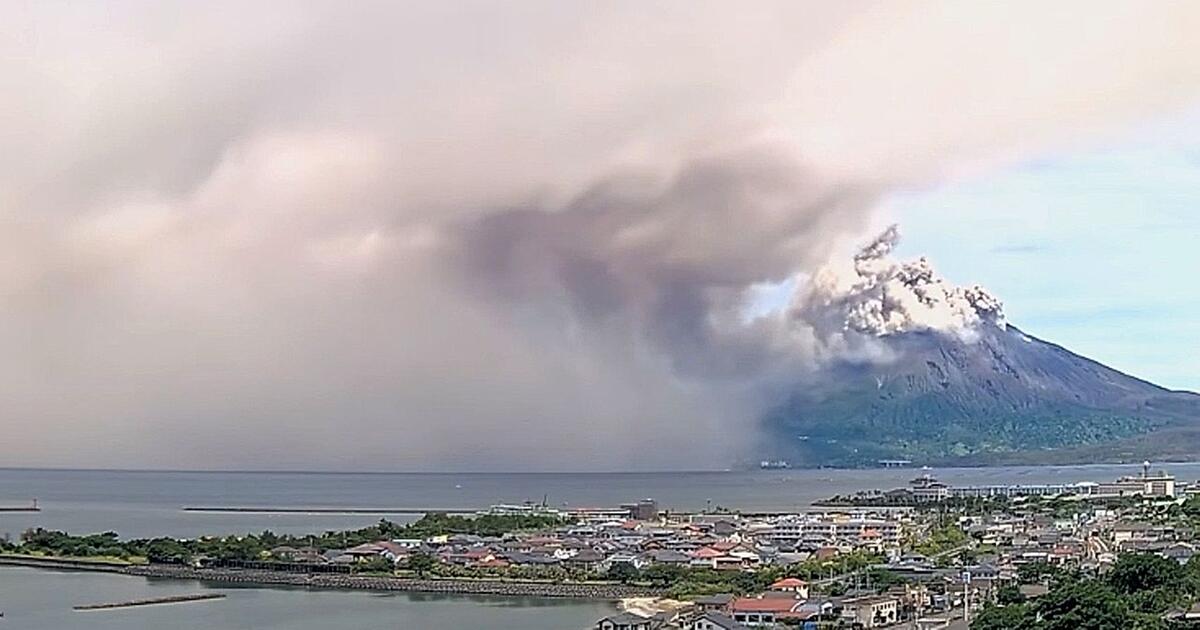 Vulkan Sakurajima bedeckt Kagoshima mit Schlamm - Video | GMX