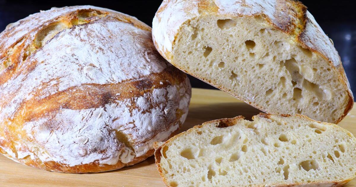 Frisch wie vom Bäcker: So backen Sie Sauerteigbrot selbst | GMX