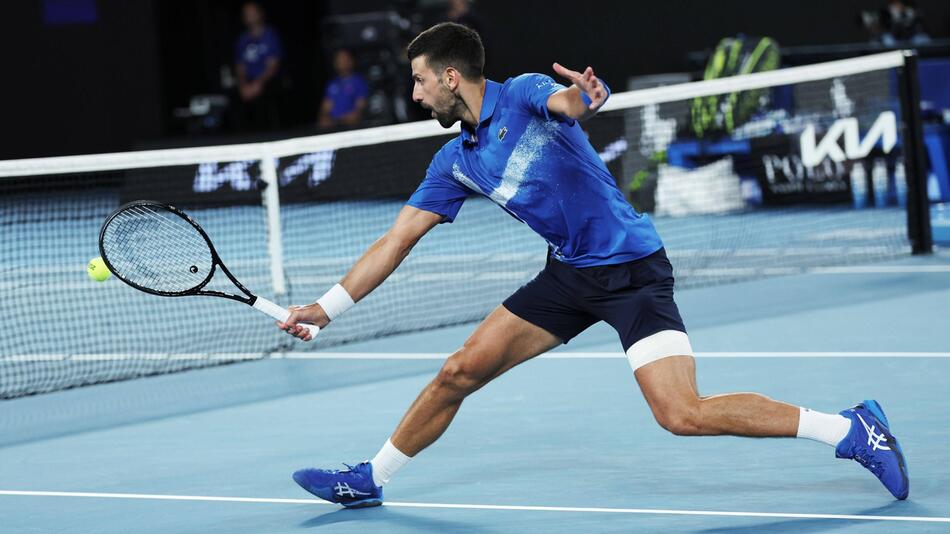 Australian Open: Djokovic ringt Alcaraz trotz Verletzung nieder | GMX