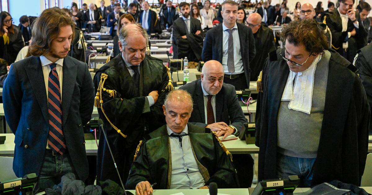 Italiens größter Mafia-Prozess: Gericht verhängt viele Hundert Jahre ...