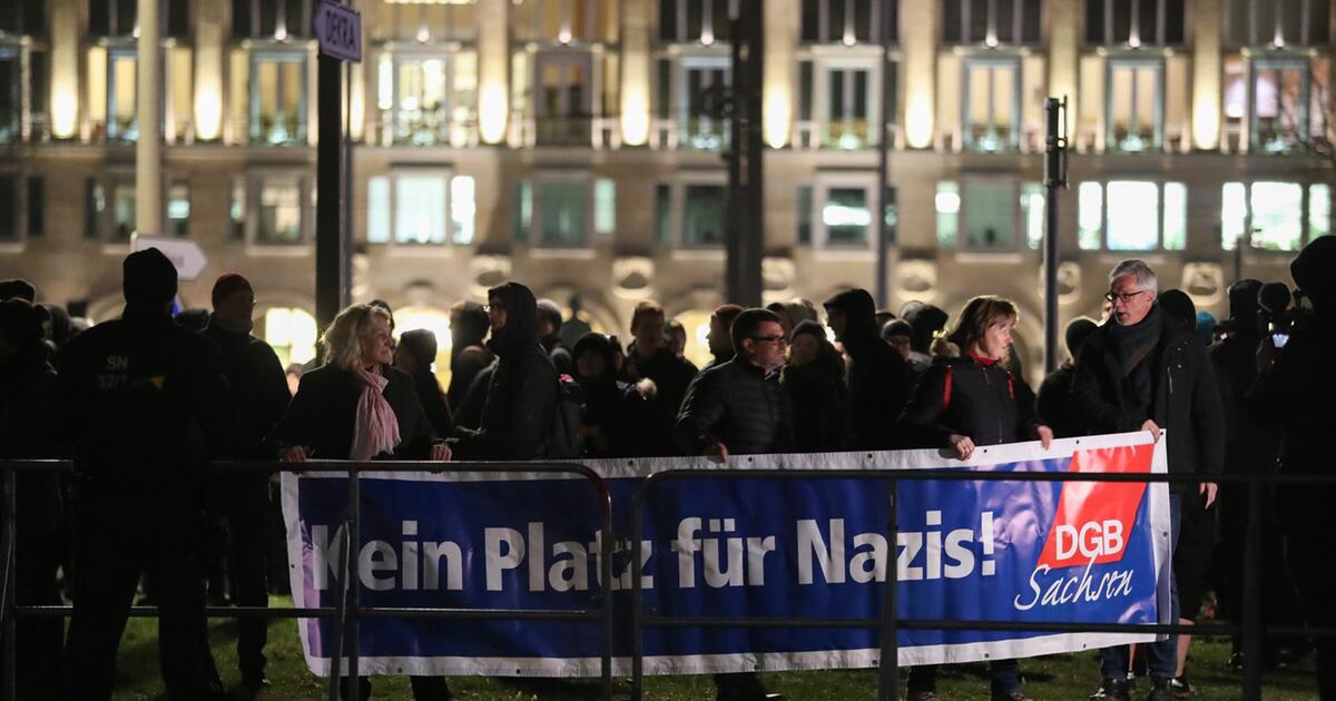 Friedlicher Protest gegen Neonazi-Aufmarsch in Dresden | GMX