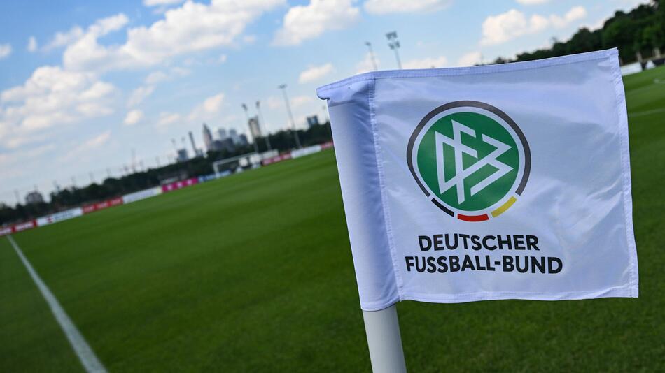 Walther Bensemann: Fußball und Völkerverständigung am DFB-Campus | GMX