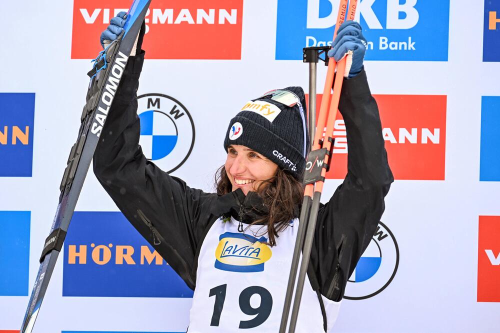 Julia Simon | Steckbrief, Bilder und News | GMX